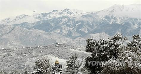 눈 덮인 톈산 산맥