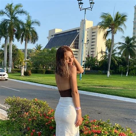 M E L I S S A Se • Threads Say More