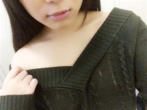Twitterエロ垢で 歳学生が学校で裸になっておっぱい丸出し自撮り みんくちゃんねる