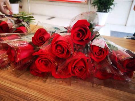 镇江分公司工会三八节为女职工送鲜花送祝福 工作