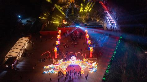 图说新疆新疆博湖绚丽花灯添彩夜经济 天山网 新疆新闻门户