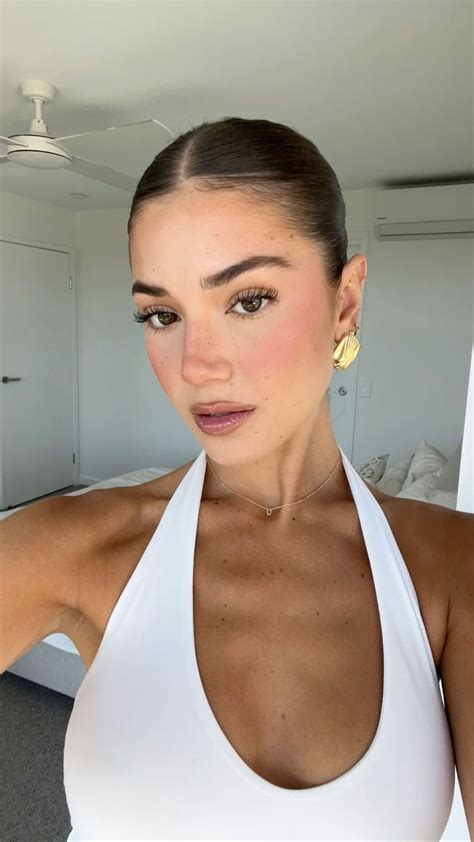 21 Sleek Bun Ideas Sleek Bun Hair Styles Sleek Hairstyles