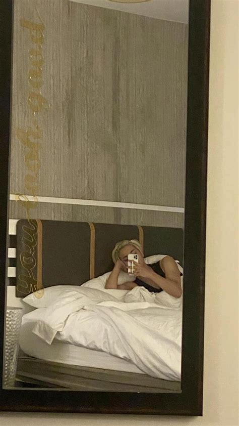 Seonghwa Bed Selca