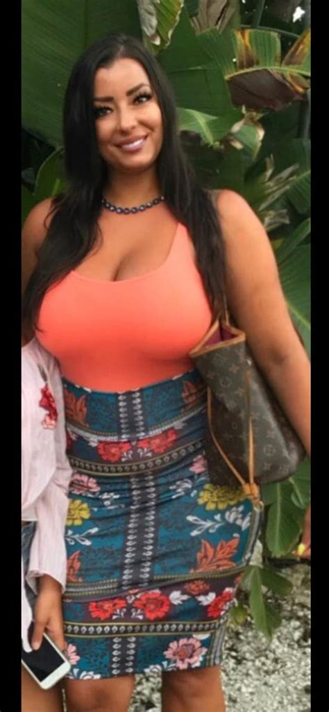 Perfect Busty Milf Rbigtitsbutclothed