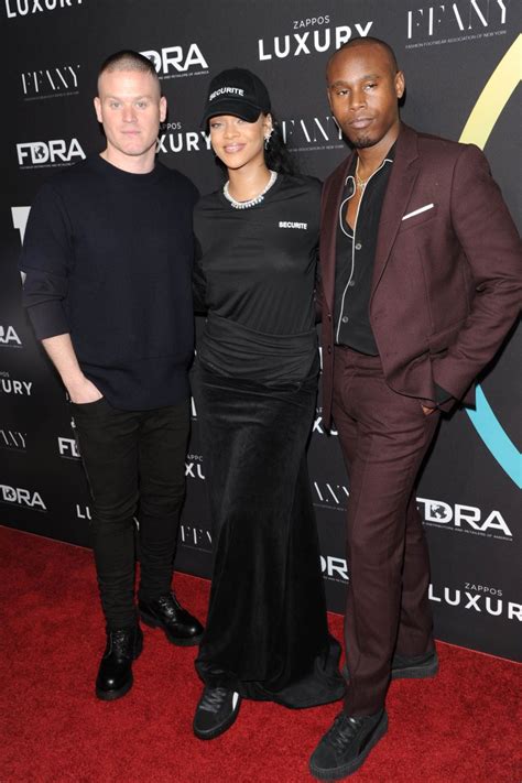 Rihanna Braless 23 Photos Thefappening Rihanna Braless 23 Photos Thefappening