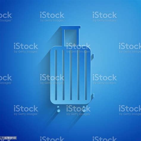 파란색 배경에 고립 된 여행 아이콘을위한 종이 컷 가방 여행 수하물 표지판 여행 수하물 아이콘입니다 종이 아트 스타일입니다 벡터 일러스트레이션 가방에 대한 스톡 벡터 아트