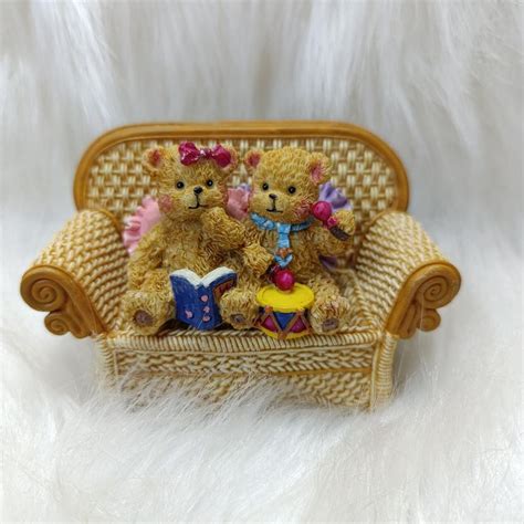 Винтаж коллекционная статуэтка медвежата на диване англия — цена 465 грн в каталоге Статуэтки