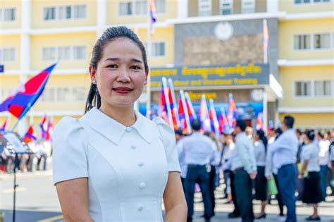 ថ្នាក់ដឹកនាំ និងមន្រ្តីរាជការក្រសួងការងារ ចូលរួមអបអរសាទរយ៉ាងក្លាវក្លា និងទូងស្គរជ័យ