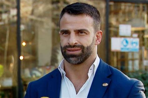 თქვე კაი ადამიანებო შეიძლება ღმერთის არ გწამდეთ მაგრამ ქაშვეთის წინ რომ დგახარ ისტორია ხომ