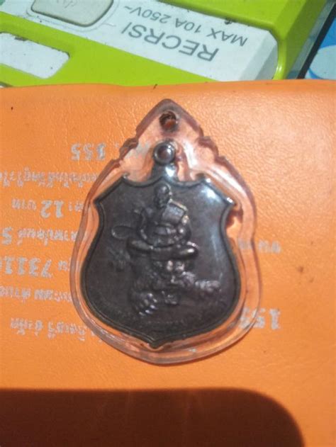 หลวงพ่อลำใยนั่งบนหลังเสือปี พ ศ2545 Ennxo