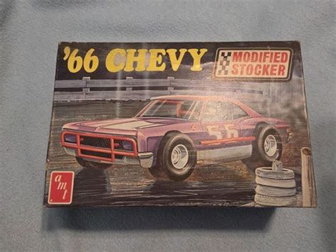 Amt 1966 Chevy Impala Modified Stocker 125 Scale Plastic Model Car Kit