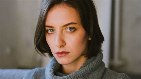11 Signs Of A Person Who Is Settling For Mediocrity Instead Of Going