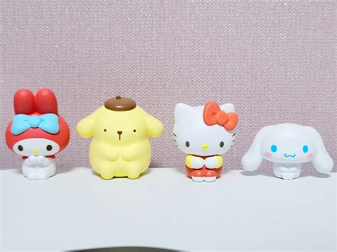 쪼그려 앉아 멍하니 무언가를 기다리는 귀여운 산리오 친구들 입니당 😁😁😁 콜리 Colley