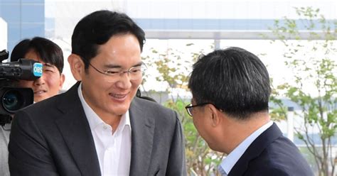 포토 이재용 삼성전자 부회장과 인사 나누는 김동연 경제부총리