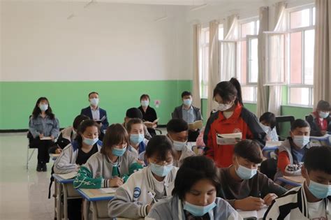 我校援疆实习支教指导老师走进疏勒县受援学校看望支教学生 枣庄学院