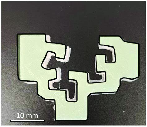 image of the printed logo of the upv ehu with a dimensional comparison