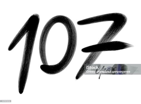 107 주년 기념 벡터 템플릿 107 숫자 로고 디자인 107 번째 생일 검은 글자 번호 브러시 그리기 손으로 그린 스케치 숫자 로고 디자인 벡터 일러스트 레이 션 0명에