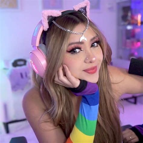•arigameplays • En Pinterest