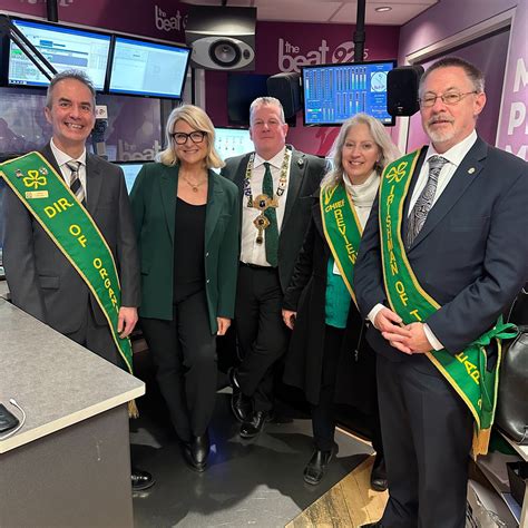 The Beat 92 5 Donna Saker Radio Got A Special Visit Facebook