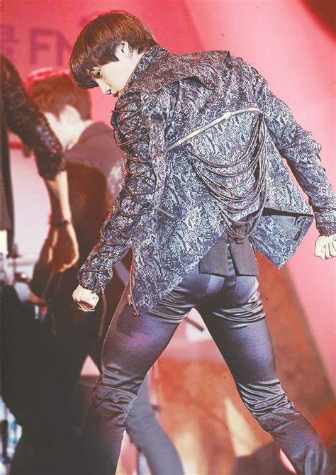 10 Male Idols Who Struggle With Gigantic Butts