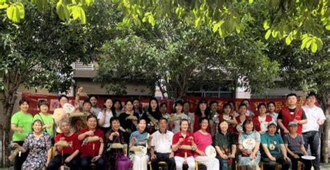 长沙黄泥塘社区：情浓端午邻里聚，手包“廉”棕送清风腾讯新闻