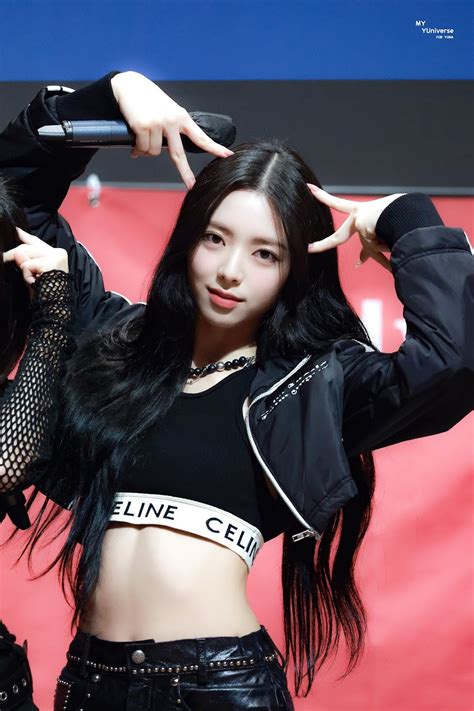 10 Times Itzys Yuna Stunned Everyone With Her Sexy S Line Body This Year Koreaboo