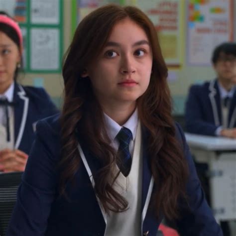 How Xo Kitty S Anna Cathcart Felt About That Special Coming Out Scene
