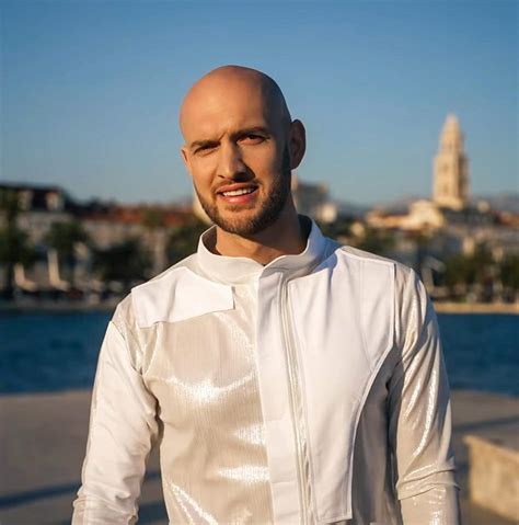 Pjeva Nam Marko Škugor Jednu Prelijepu Pjesmu Ne Diraj Moju Ljubav Dmc Televizija Facebook