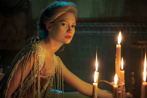 의상과 세트 놀라움 그 자체