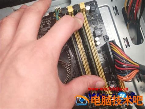 台式电脑怎么装内存条 台式电脑怎么装内存条使用方法 电脑技术吧
