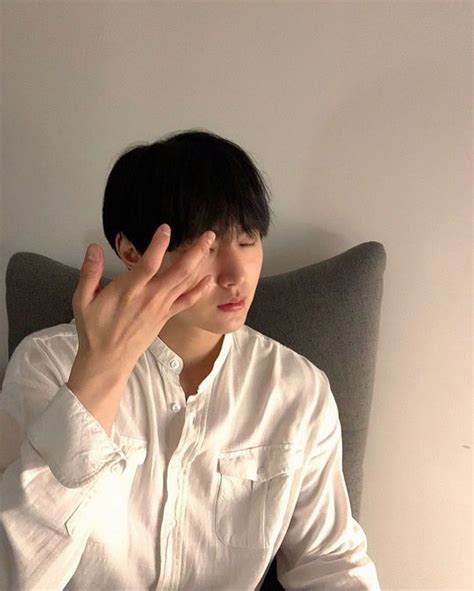 이태리 흰 셔츠 검은 헤어 눈만 비벼도 그림같은 만찢남[sns★컷] 손에 잡히는 뉴스 눈에 보이는 뉴스 뉴스엔