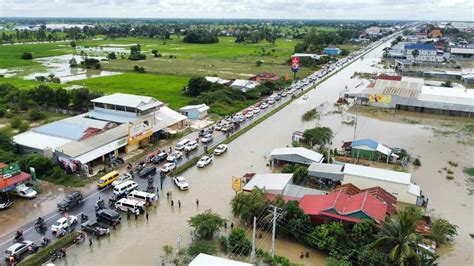 ជំនន់ទឹកភ្លៀង ផ្អាកចរាចរណ៍រថយន្តដឹកទំនិញធុនធ្ងន់គ្រប់ប្រភេទ