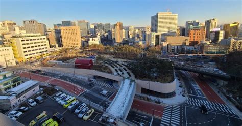 남산예장자락에 관광버스 주차장