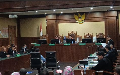 Pertama Kali Jadi Terdakwa Tom Lembong Seperti Perang Dengan Rudal