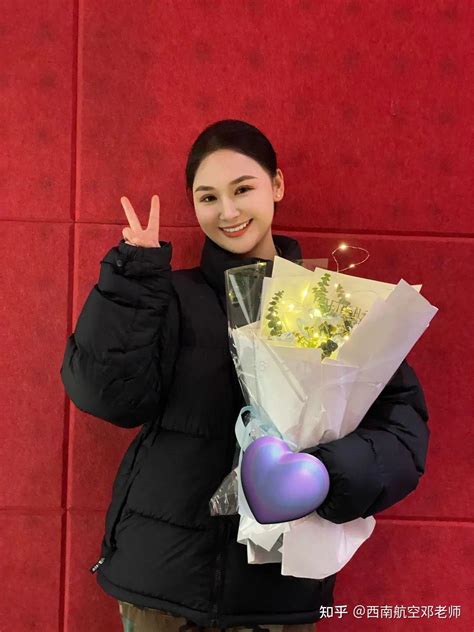 本期 校花 何宇杰积极向上优雅满分笑起来超有感染力 知乎