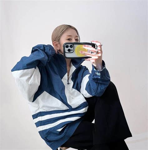 Mayumiさんのインスタグラム写真 Mayumiinstagram「 古着のadidasたまらんね🤤 ブルー系は苦手意識あった