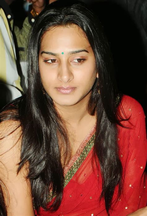Sexy Telugu Tv Artist Surekha Vani Hot In Red Saree Sleevless Blouse Exposing Deep Navel Sexy