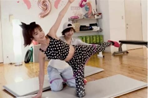 ほしのあき、47歳とは思えない“セクシービキニ”披露も「圧巻の加工技術」「仕上がりすぎ」ネット賛否分かれる（3ページ目） 週刊女性prime