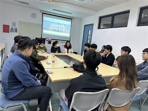 师生合作促发展——我院召开期中评教座谈会