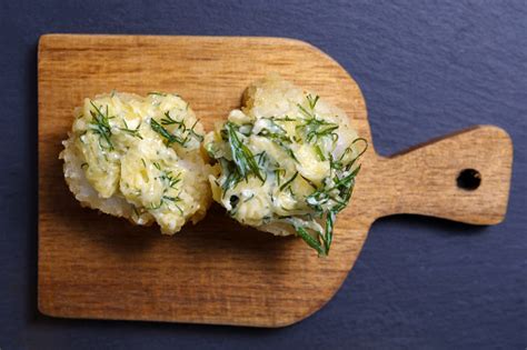 중국또는 일식 레스토랑에서 구운 롤과 초밥 나무 젓가락 건강한 생활방식에 대한 스톡 사진 및 기타 이미지 건강한 생활방식 고급 요리 러시아 Istock