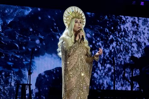 19 Of Chers Most Show Stopping Tour Moments Throughout The Years