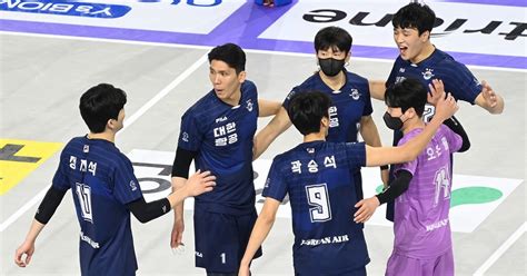 링컨정지석 40득점 대한항공 5연승 질주 한국전력 4연패 늪으로