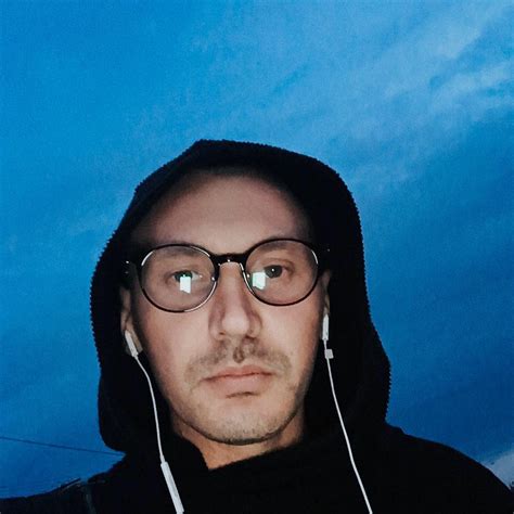 Моя жизнь ⠀ ⠀ Я не знаю что мне с ней делать честно Я так устал от её вечных игр