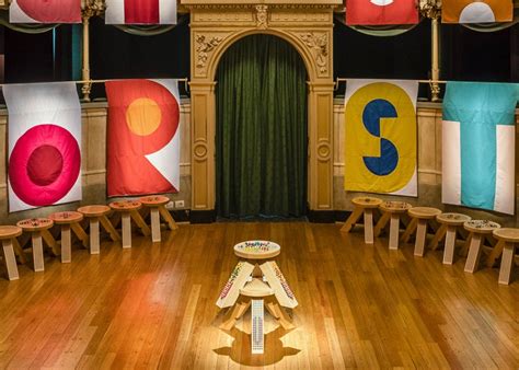 Matching Colorstool Το νέο σκαμπό της Miu Miu είναι ένα μικρό παζλ λογικής