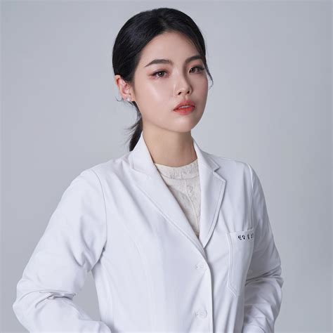 모공개선 𝑵𝒐𝟏 「 스뮤즈 」 • 11 맞춤 홈케어 코칭 • 창원슈퍼젝션 전문점 요즘 만나는 친구들마다 피부에 뭐했냐고 자꾸 물어보네요 🤭 지방세포 600배 벌크업