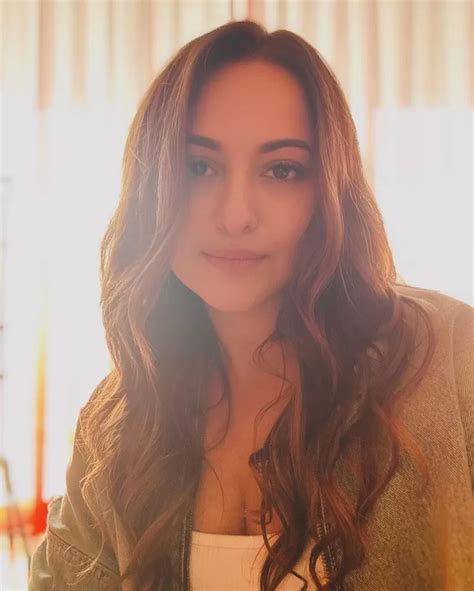 Sonakshi Sinha Latest Photos Insta Pics Images Gallery