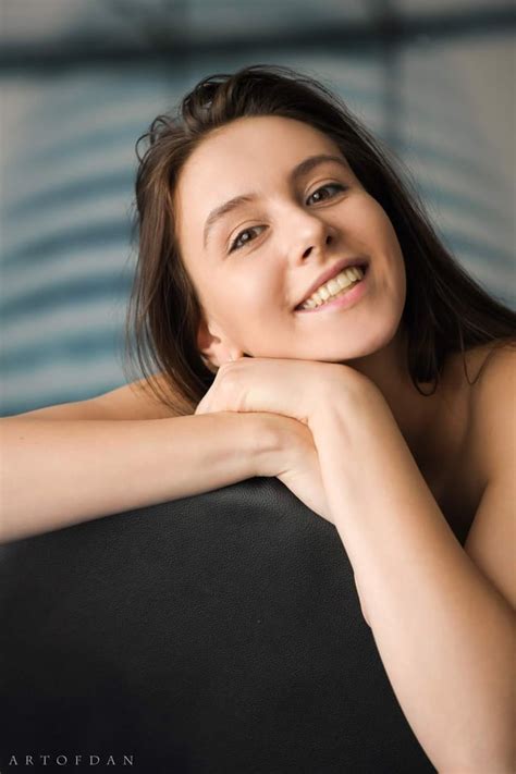 Alisa Having Fun Posing For The Camera Ralisai