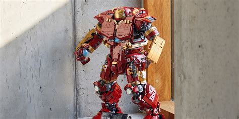 LEGO officially reveals new 4,000-piece UCS-style Hulkbuster launching ...