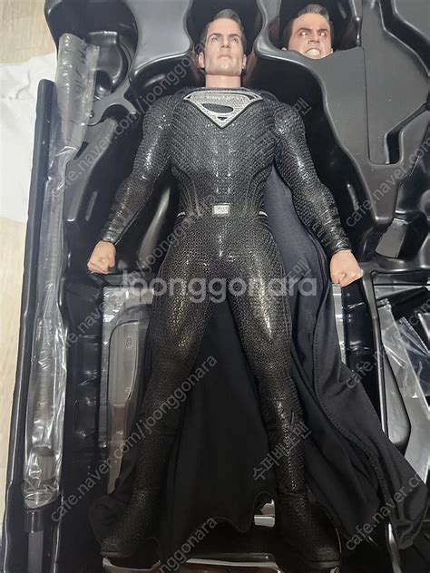 핫토이 잭스나이더의 저스티스리그 블랙 슈퍼맨 키덜트 중고나라