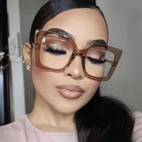 Leah Cat Eye Champagne Glasses